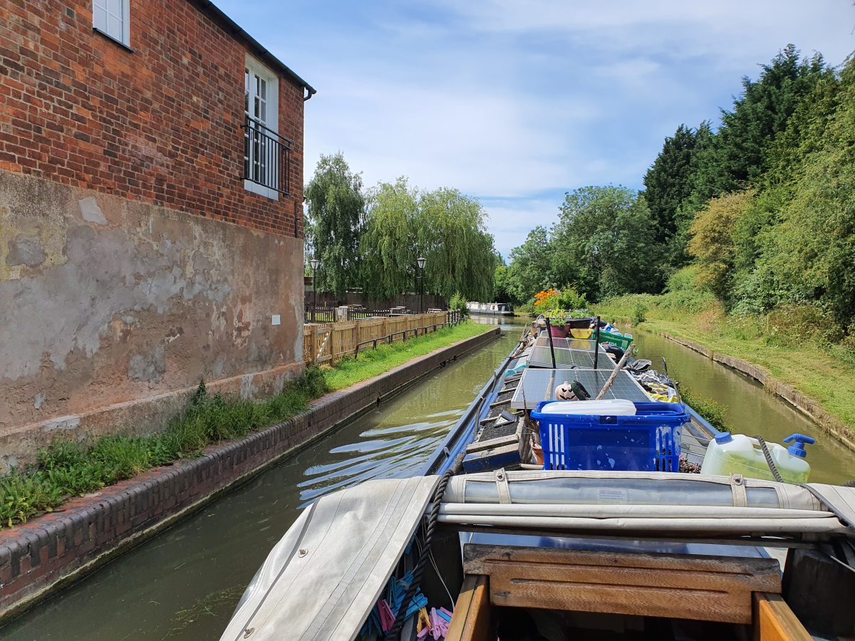 Top of Hillmorton Locks to Dunchurch Pools Marina - A Family Adventure ...